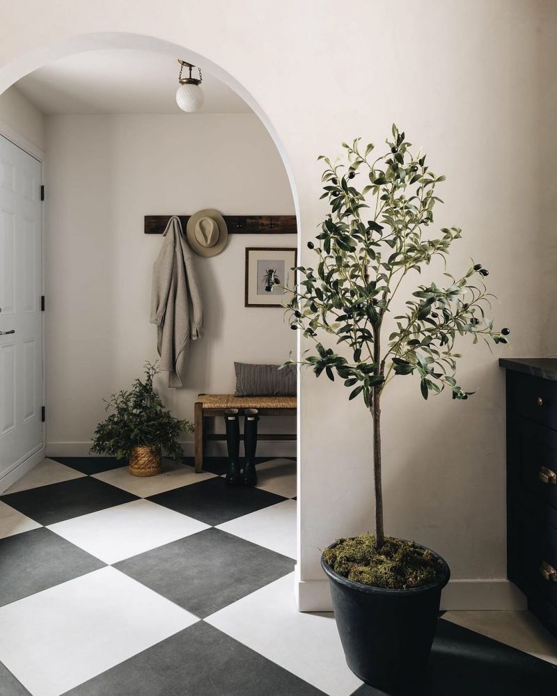 9 Welcoming Tiled Entryway Statement Floor Ideas That Will Impress